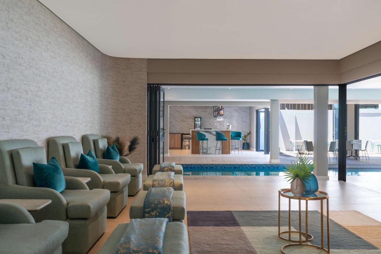 RADISSON HOTEL AND CONVENTION CENTRE OR TAMBO AIRPORT JOHANNESBURG ...