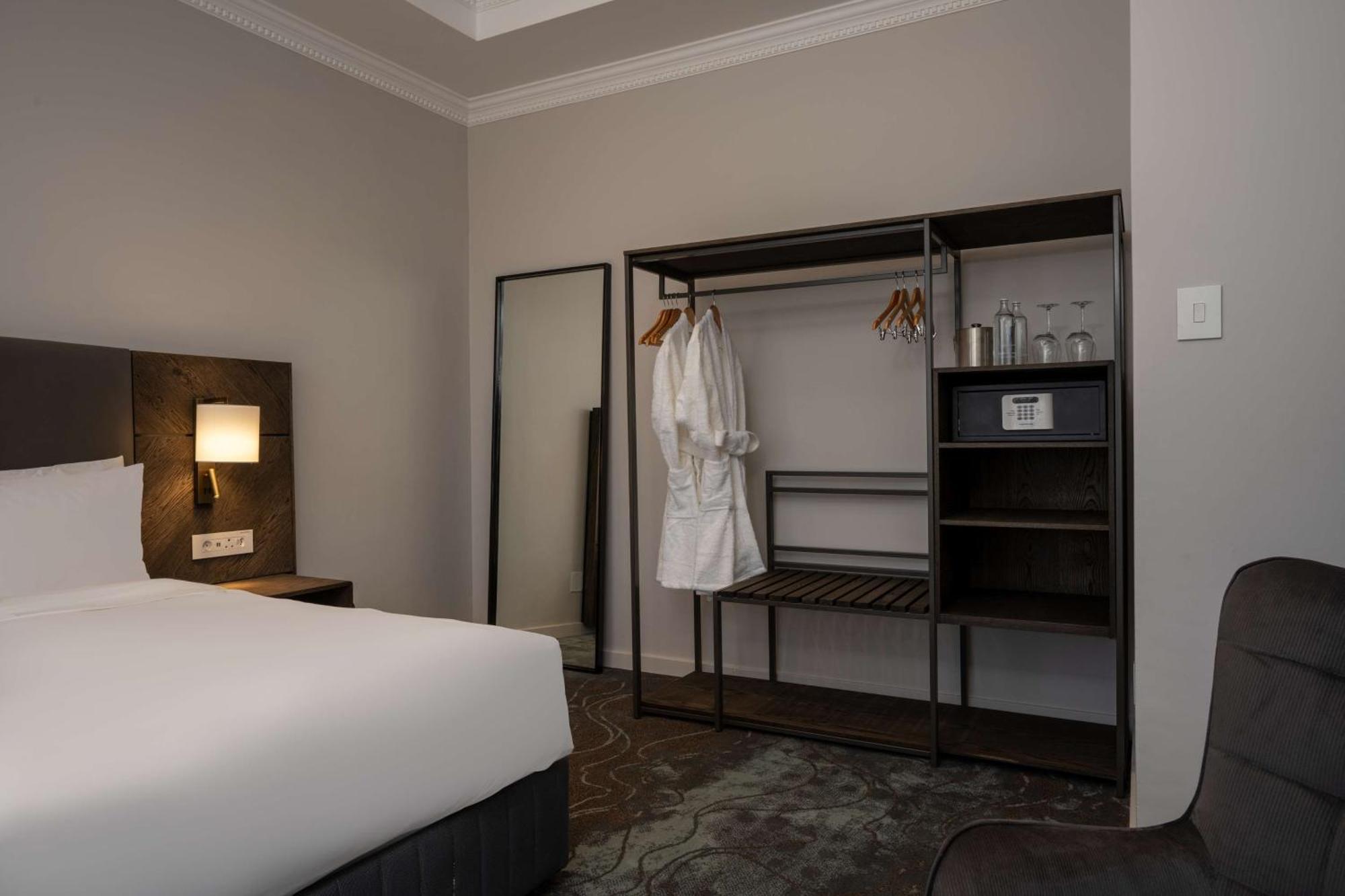 RADISSON HOTEL AND CONVENTION CENTRE OR TAMBO AIRPORT JOHANNESBURG ...